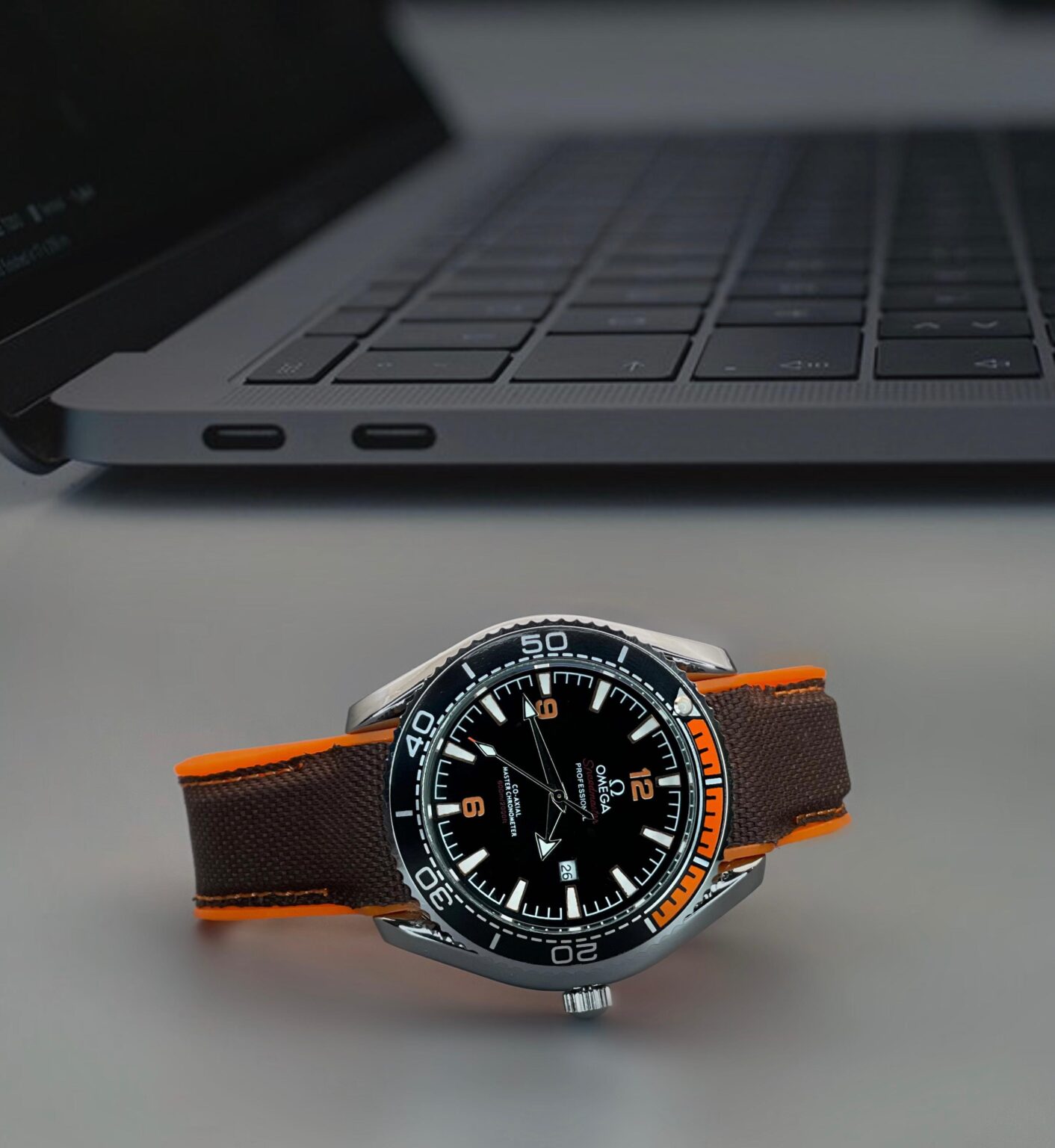 Omega Speedmaster Black Quartz